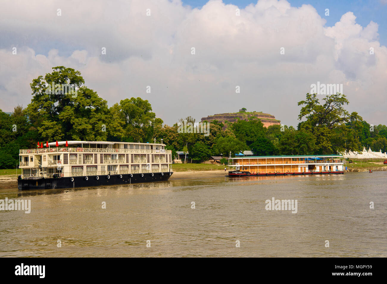 Nature of the Irrawaddy River, Myanmar. It's largest rive and most ...