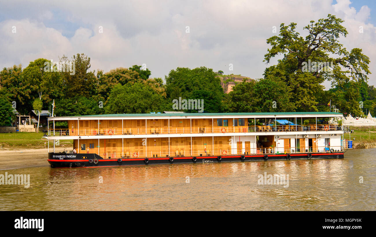 Nature of the Irrawaddy River, Myanmar. It's largest rive and most ...