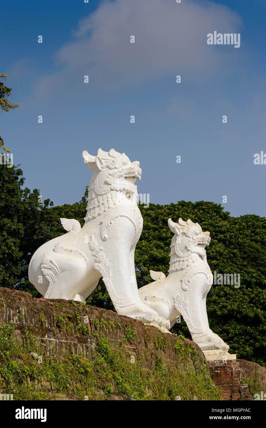 Mingun attractions hi-res stock photography and images - Alamy