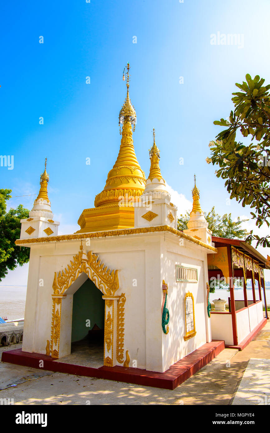 Mingun attractions hi-res stock photography and images - Alamy