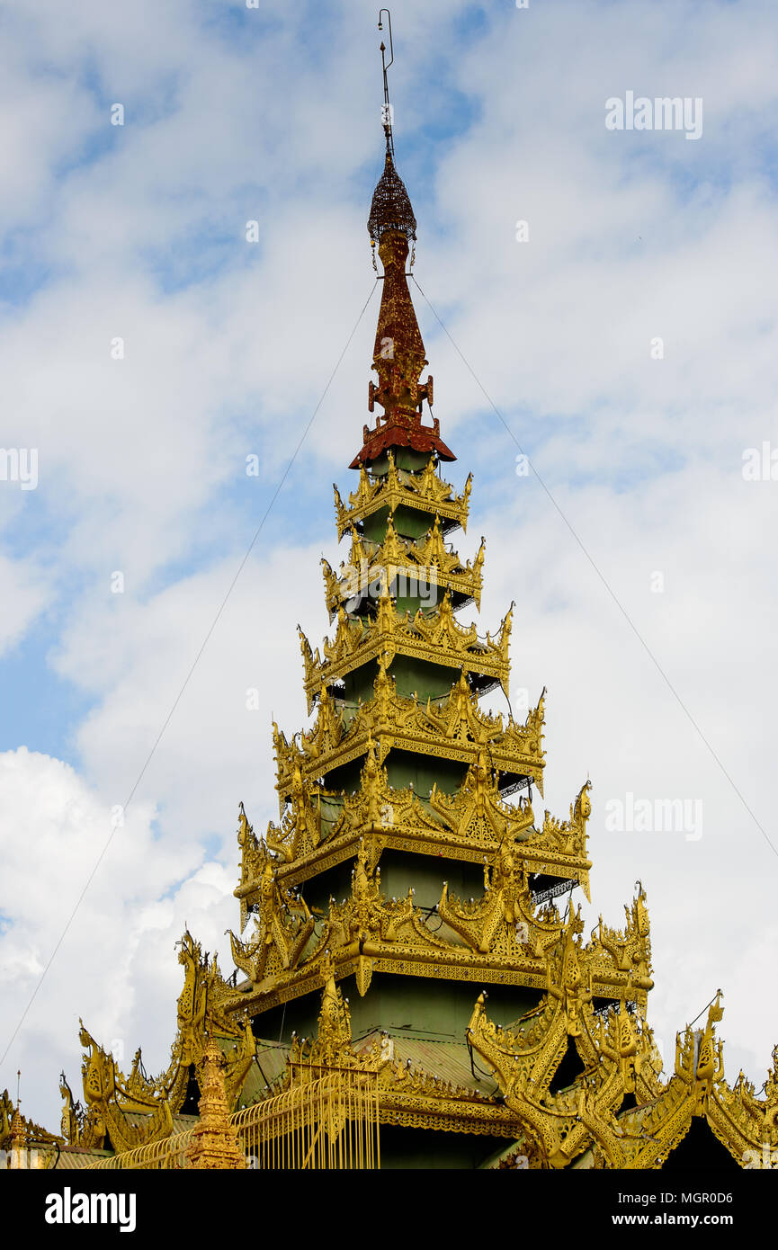 Mahamuni Buddha Temple, a Buddhist pagoda and major pilgrimage site ...