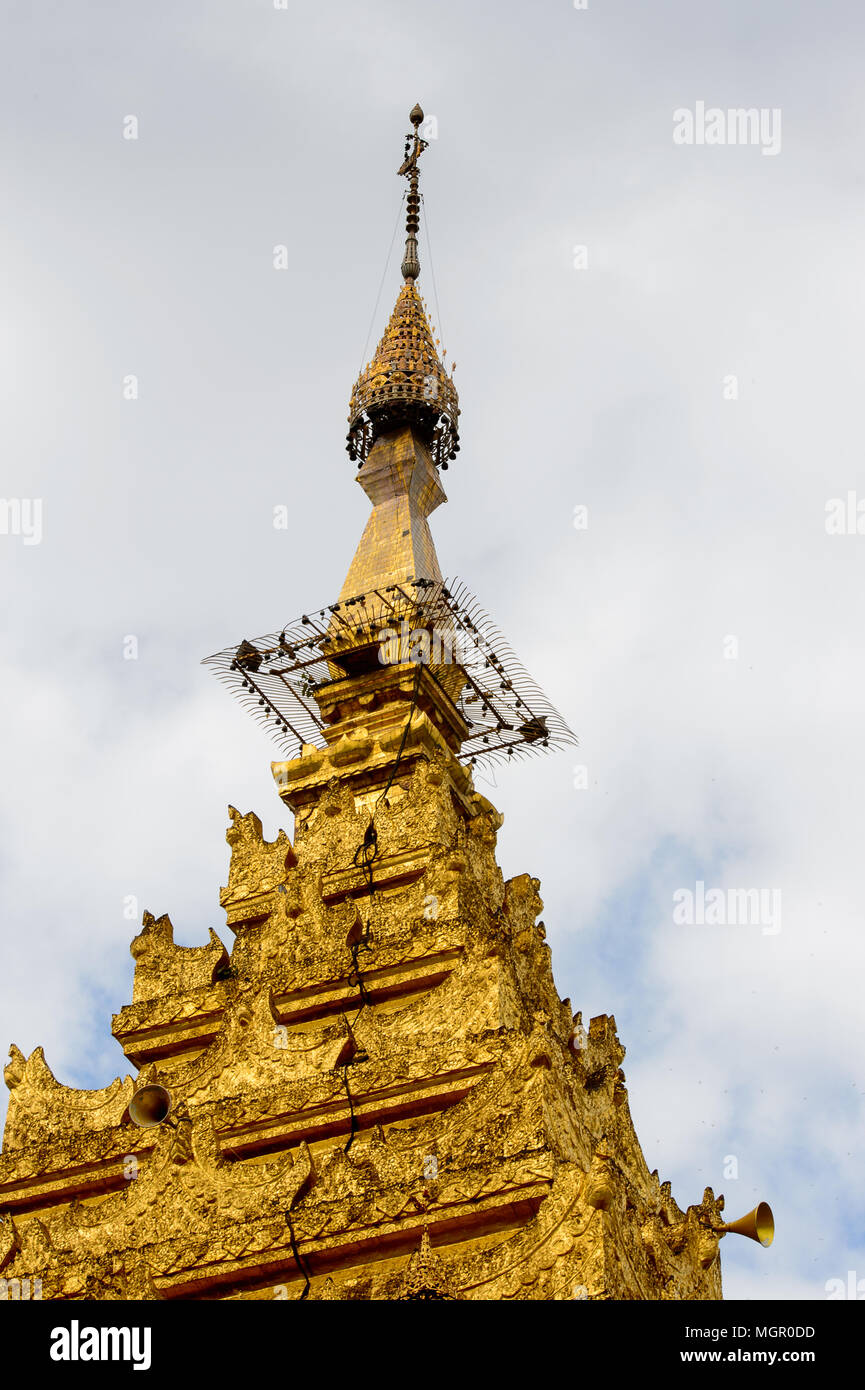 Mahamuni Buddha Temple, a Buddhist pagoda and major pilgrimage site ...