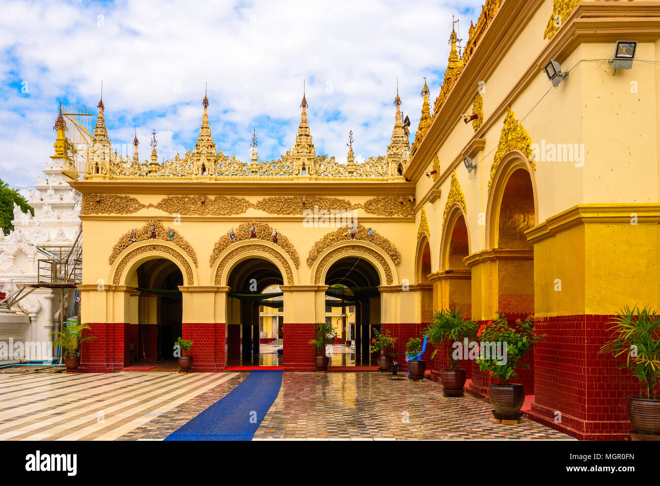 Mahamuni Buddha Temple, a Buddhist pagoda and major pilgrimage site ...
