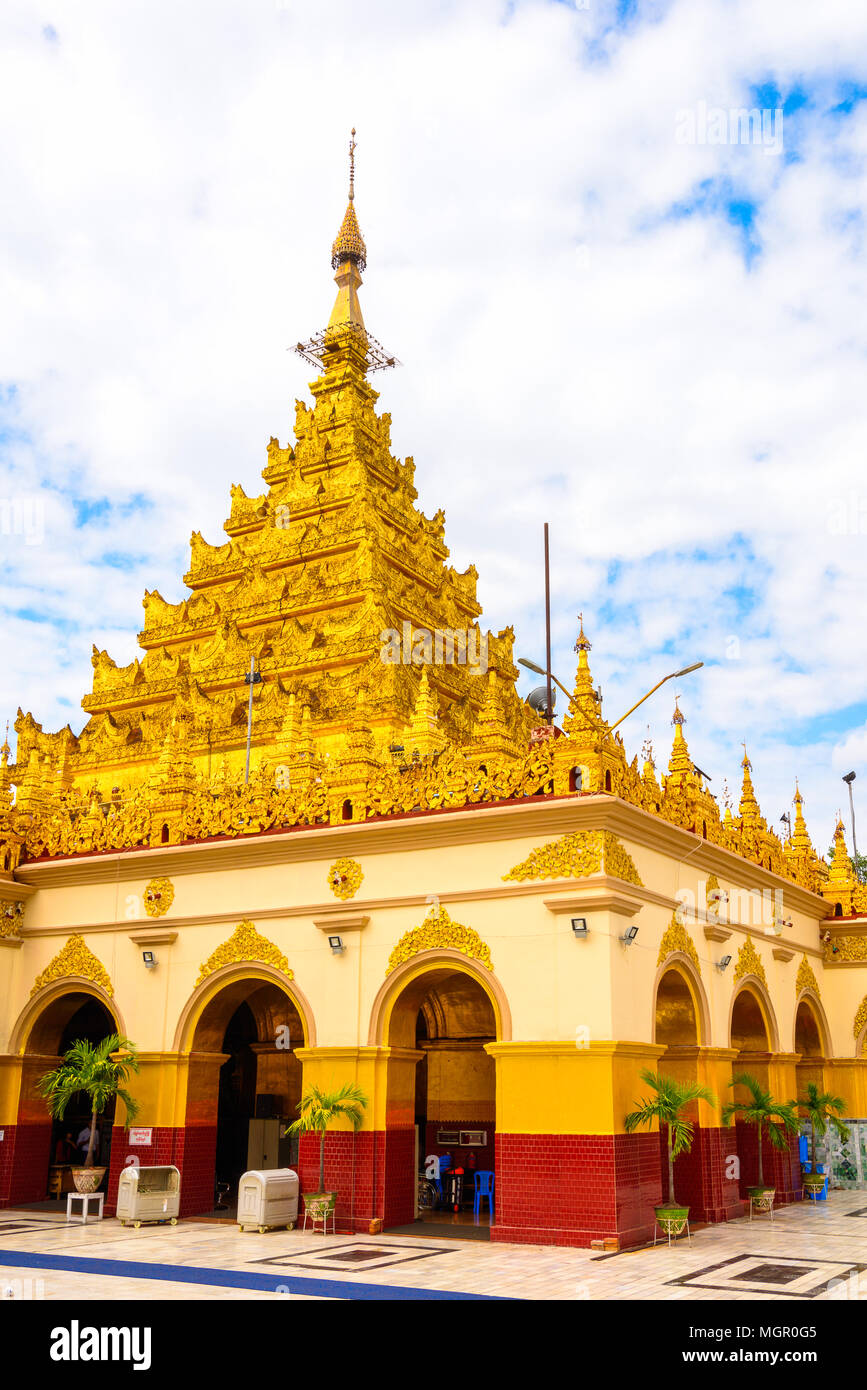 Mahamuni Buddha Temple, a Buddhist pagoda and major pilgrimage site ...