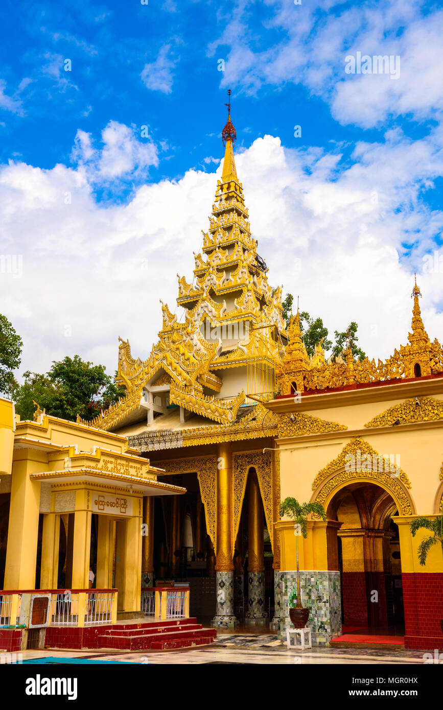Mahamuni Buddha Temple, a Buddhist pagoda and major pilgrimage site ...