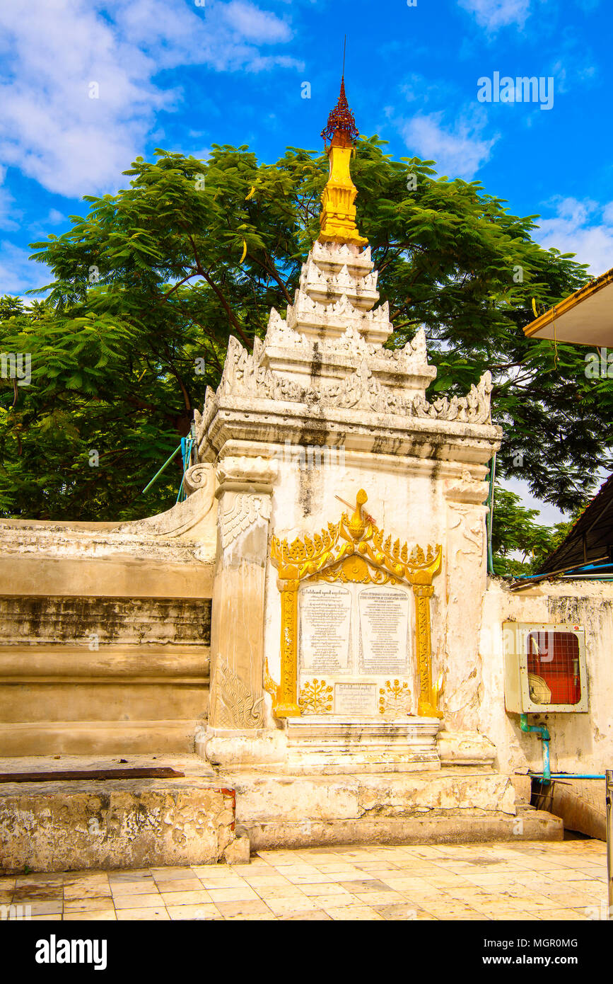 Mahamuni Buddha Temple, a Buddhist pagoda and major pilgrimage site ...