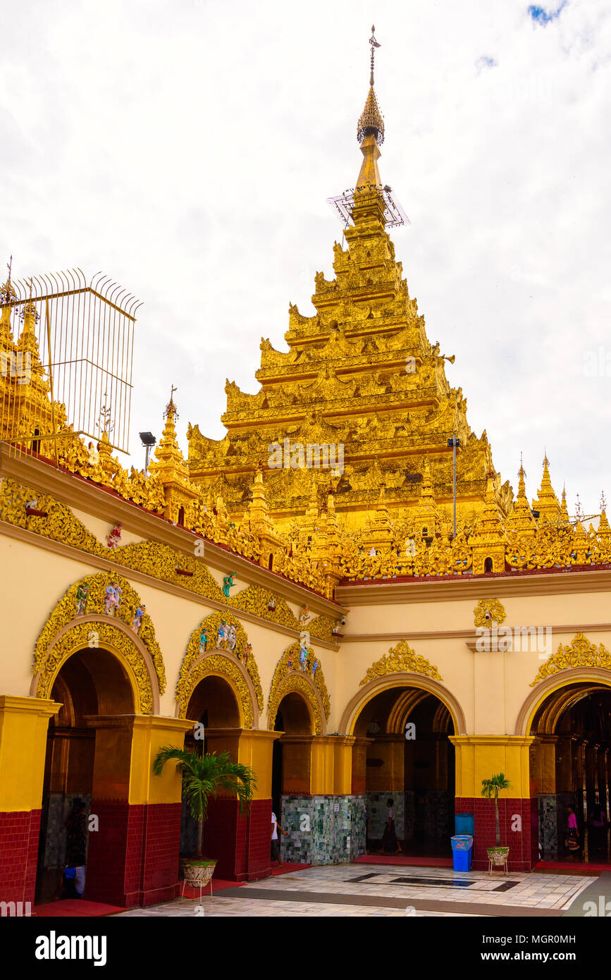 Mahamuni Buddha Temple, a Buddhist pagoda and major pilgrimage site ...