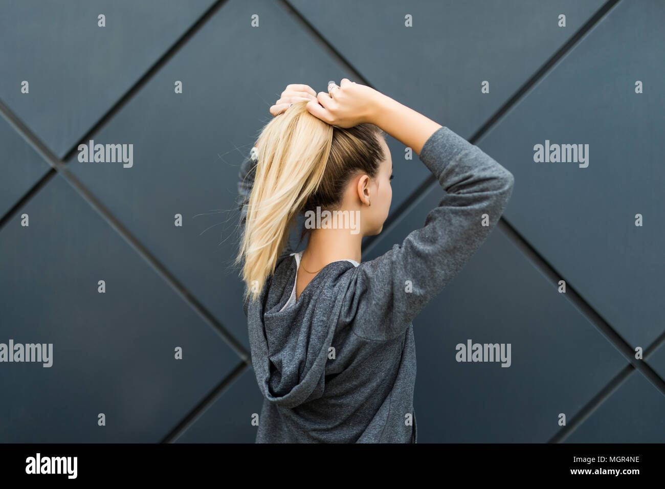 Back view female bodybuilder hi-res stock photography and images - Alamy