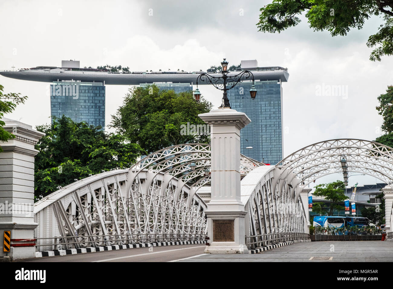 Anderson Bridge (Fullerton Road), with Marina Bay Sands in the ...