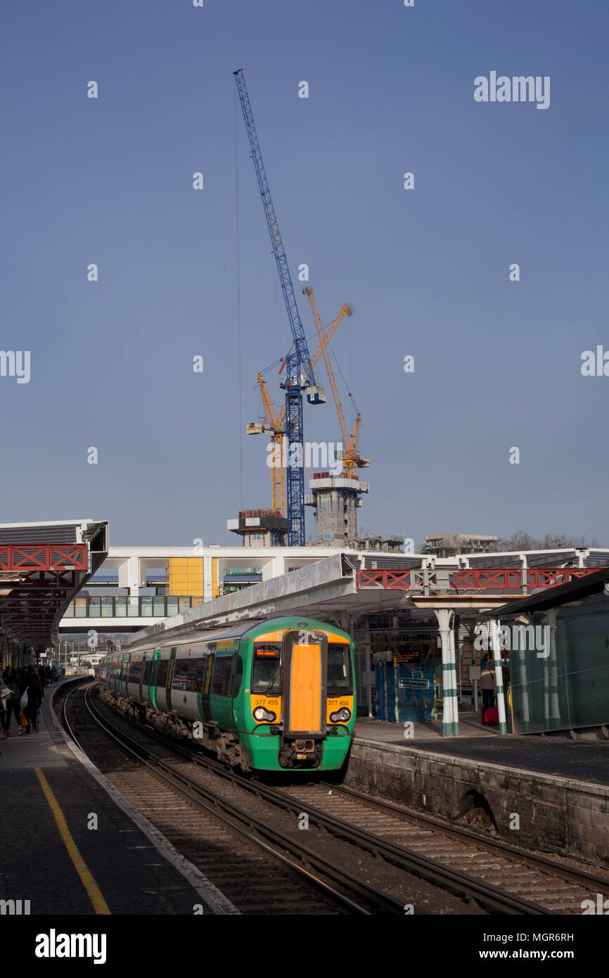 Southern railway class 377 electric train at East Croydon railway ...