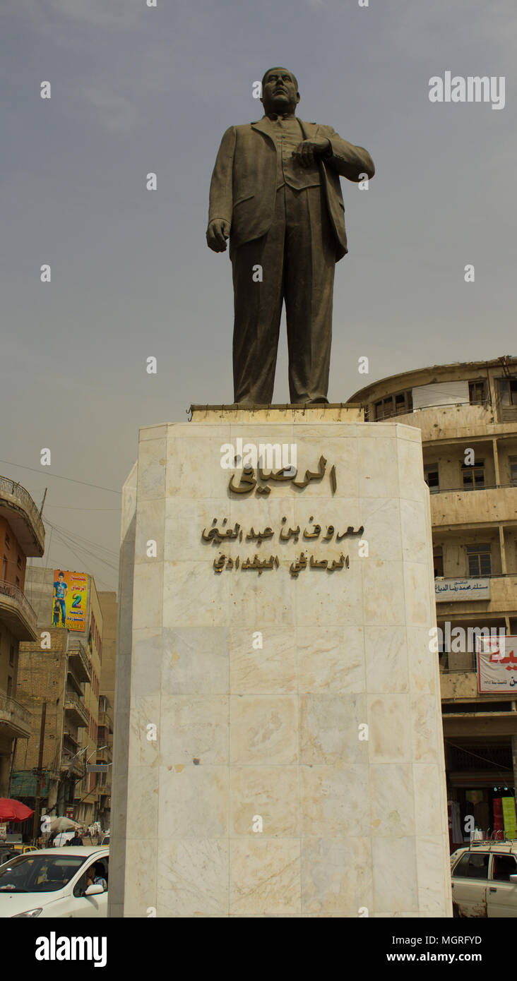 Statue of Iraqi poet Abdel ghani Maarouf al Rusafi Baghdad, Iraq Stock ...