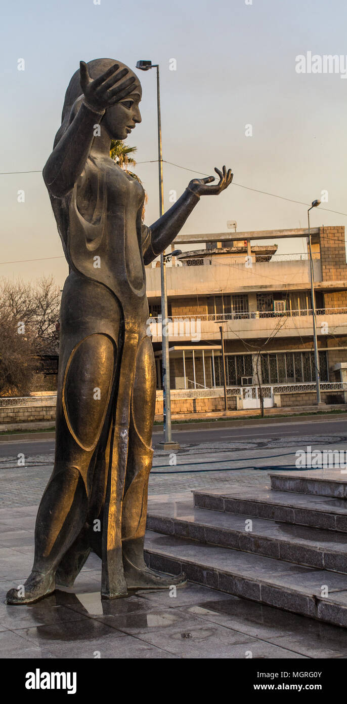 King shahryar statue hi-res stock photography and images - Alamy