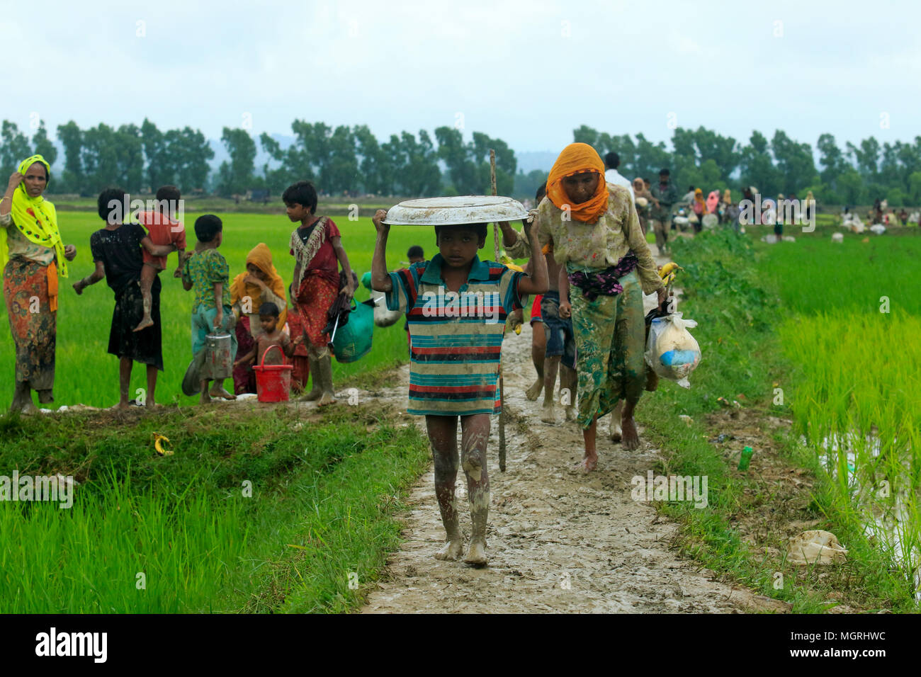 Rohingya refugees entered Bangladesh through border points in Ukhia ...