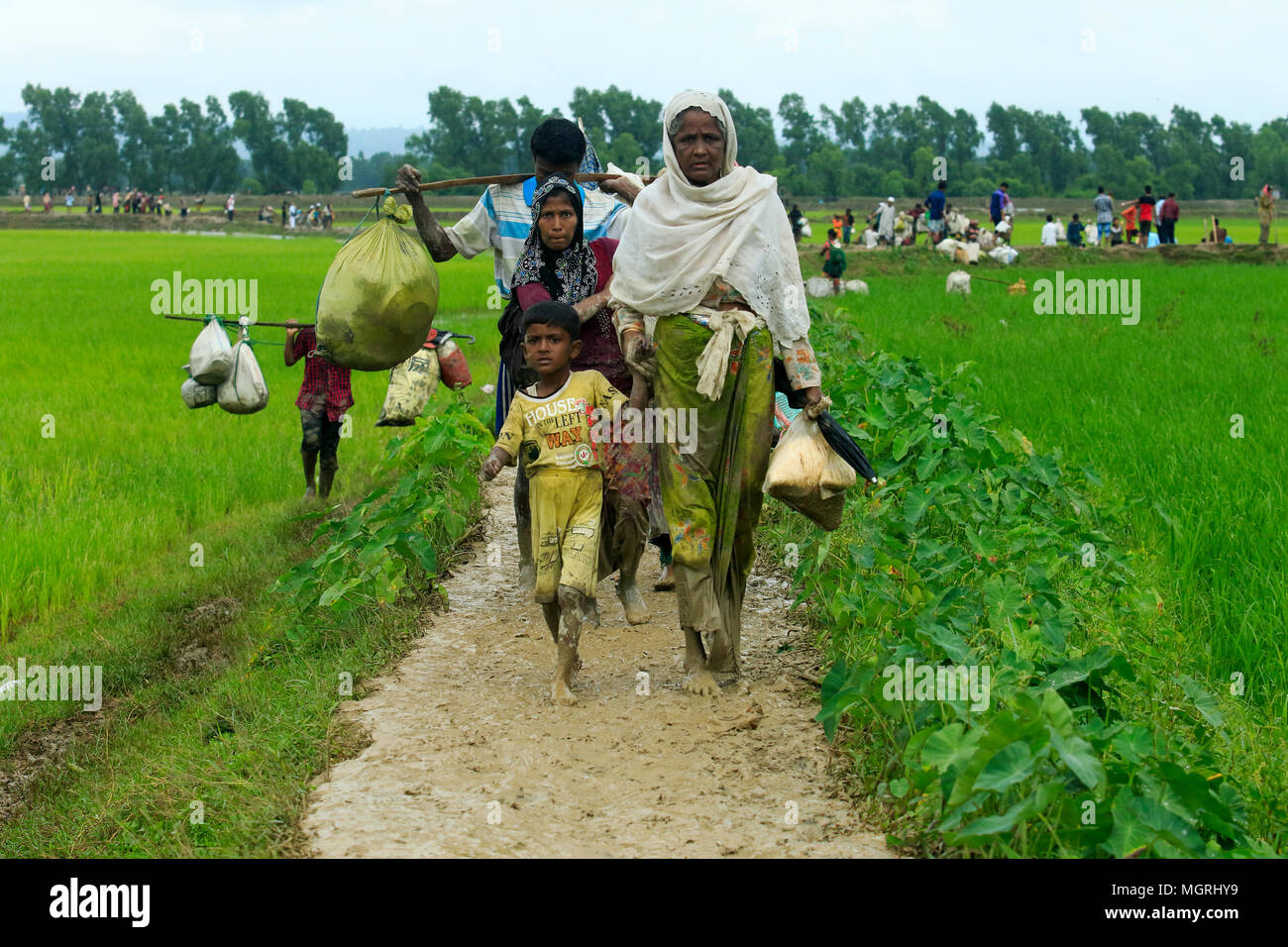 Rohingya refugees entered Bangladesh through border points in Ukhia ...