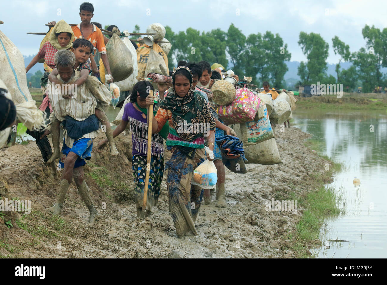Rohingya refugees entered Bangladesh through border points in Ukhia ...