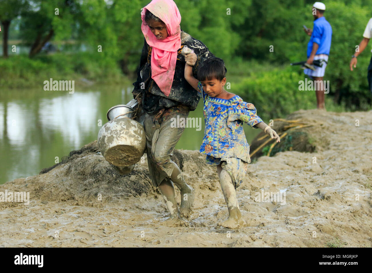 Rohingya refugees entered Bangladesh through border points in Ukhia ...