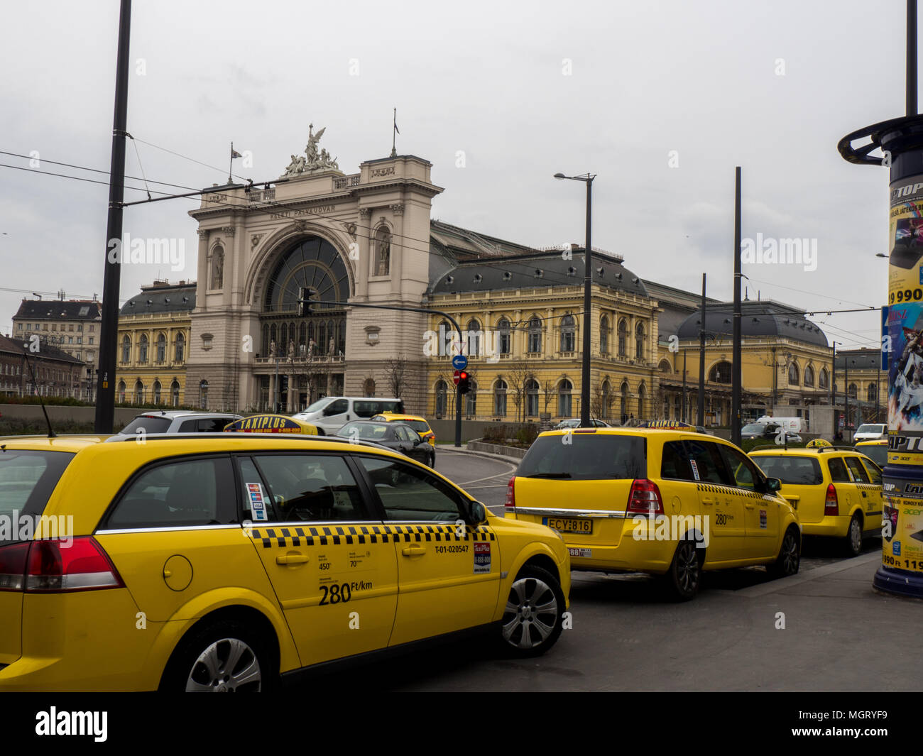 Three taxis hi-res stock photography and images - Alamy