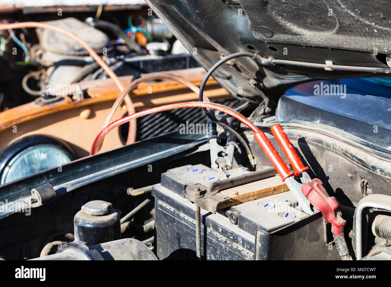 Starting a car battery hi-res stock photography and images - Alamy