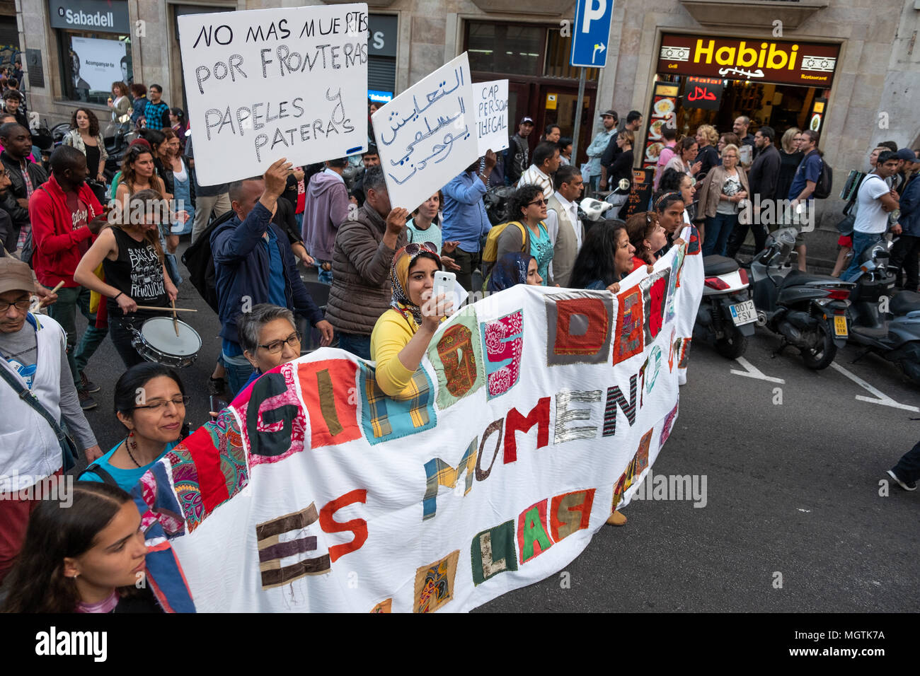 Immigrants without documents hi-res stock photography and images - Alamy