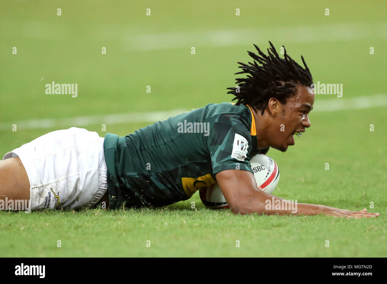 Singapore. 29th Apr, 2018. Stedman Gans of South Africa scores a try ...