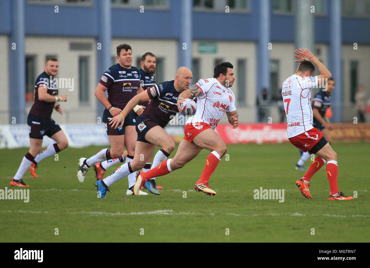 Run a round hi-res stock photography and images - Alamy