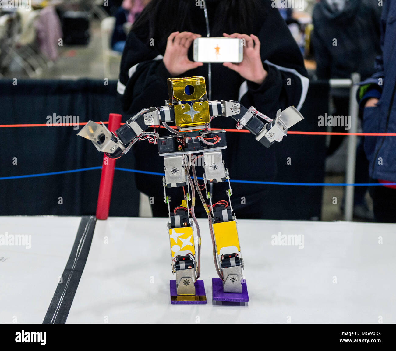 Pleasanton, California, USA. 28th Apr, 2018. A dancing robot at the ...