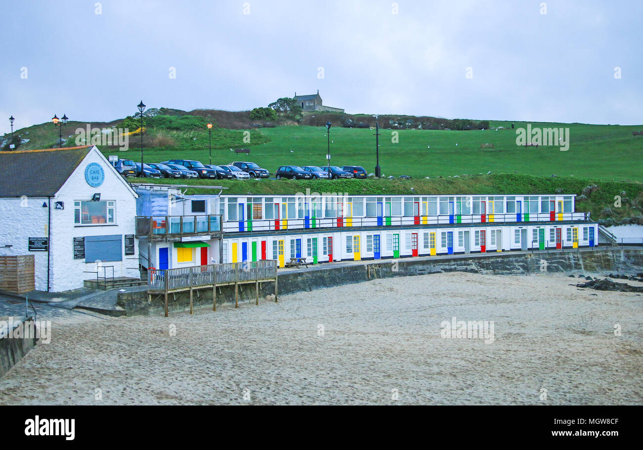 Cove harbour beach huts hi-res stock photography and images - Alamy