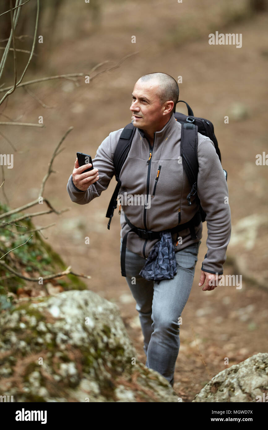 Man checking the map hi-res stock photography and images - Alamy
