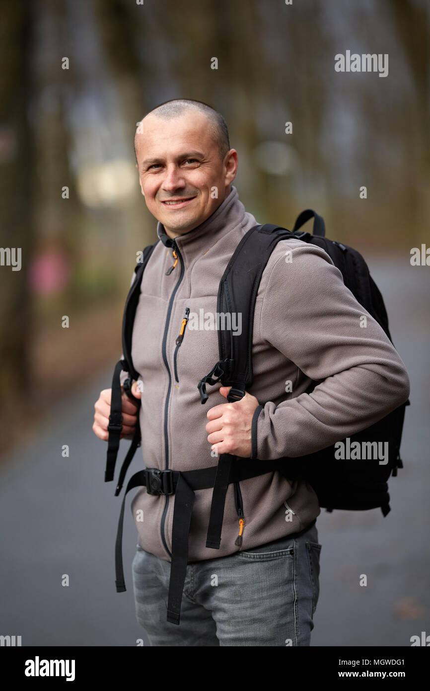 Tourist with backpack taking a walk in the park Stock Photo - Alamy