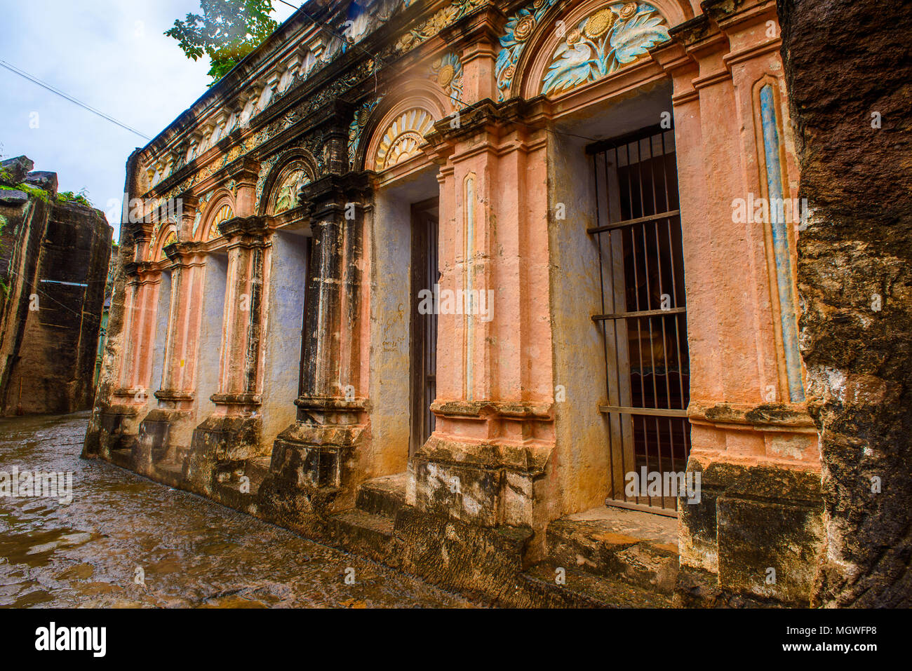 Shwe Ba Taung, a Buddhist site near Monywa, Myanmar Stock Photo - Alamy