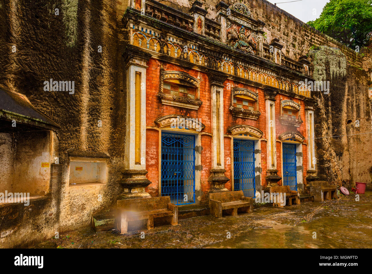 Shwe ba taung hi-res stock photography and images - Alamy