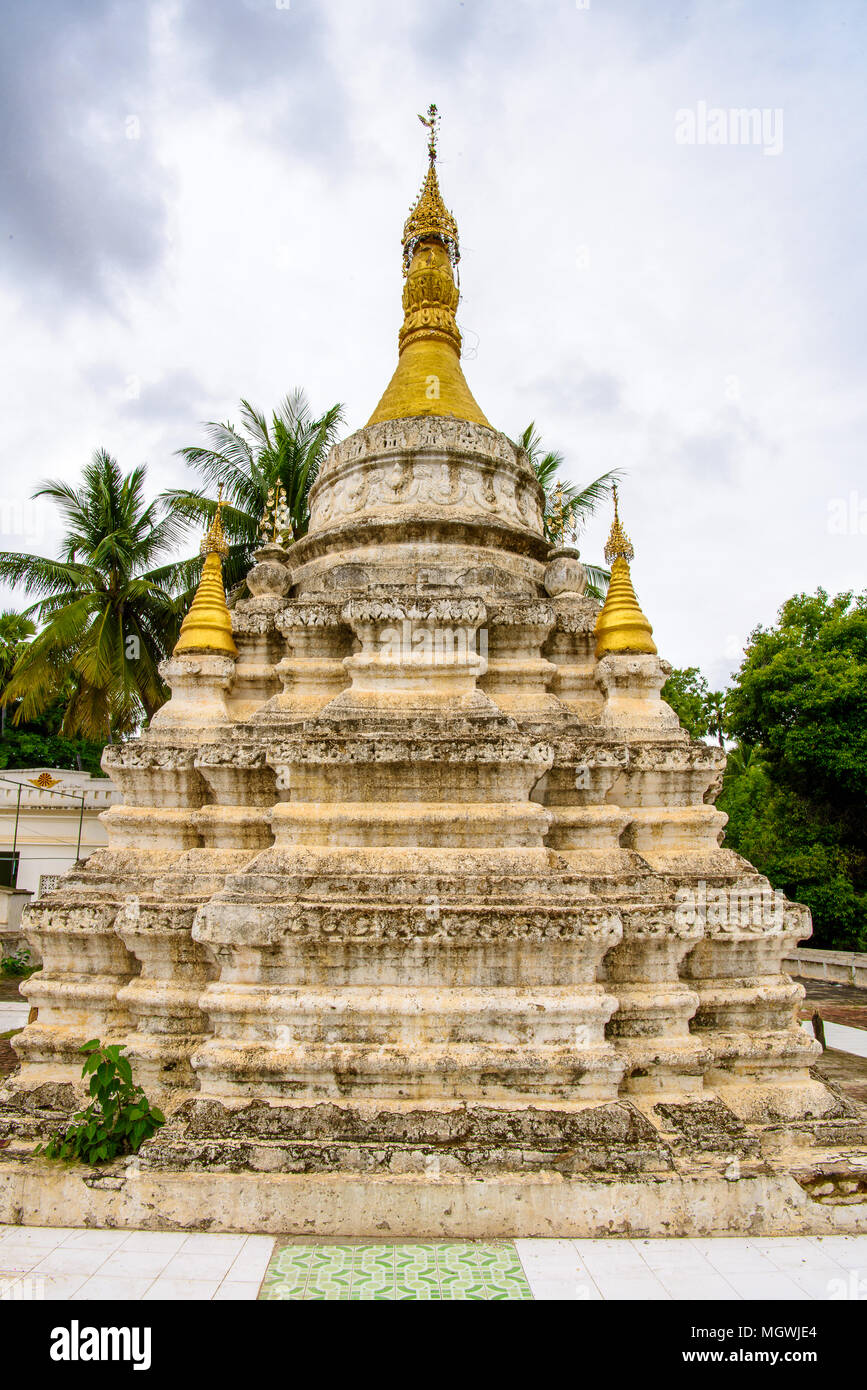 Manuha Temple, Bagan Archaeological Zone, Burma. One of the main sites ...