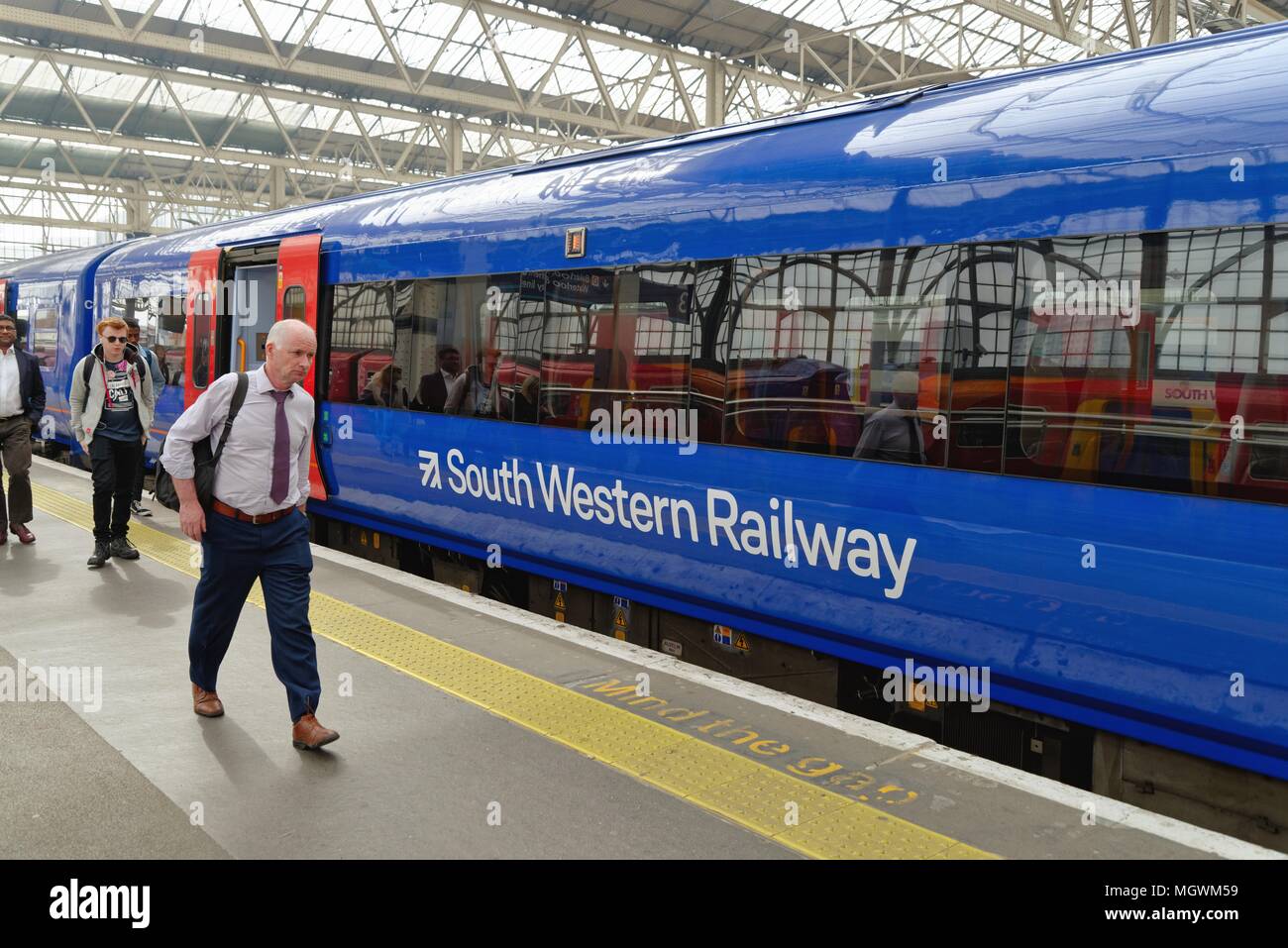 South western railway train hi-res stock photography and images - Alamy