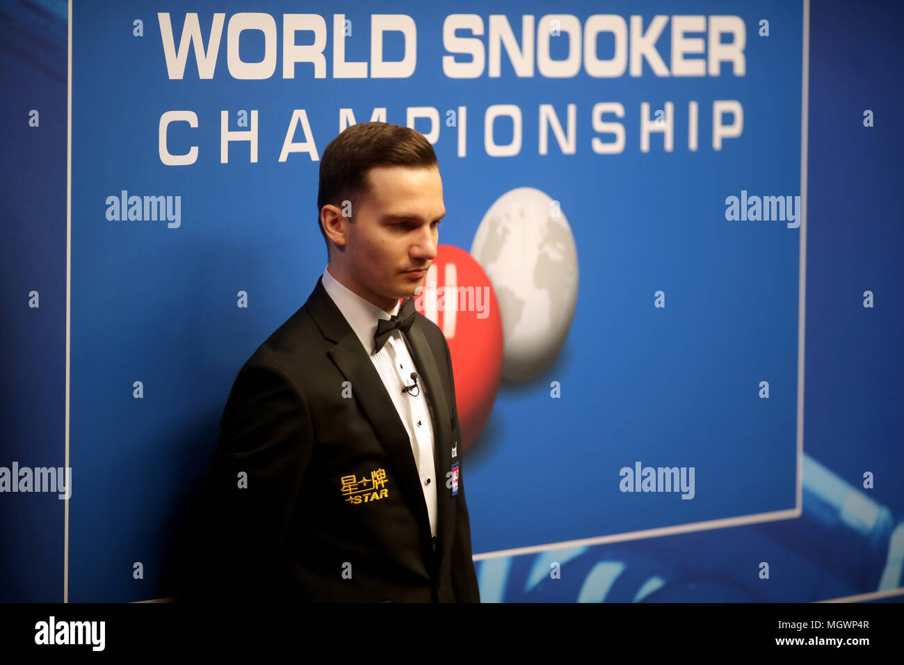 Snooker referee Marcel Eckardt during day nine of the 2018 Betfred ...