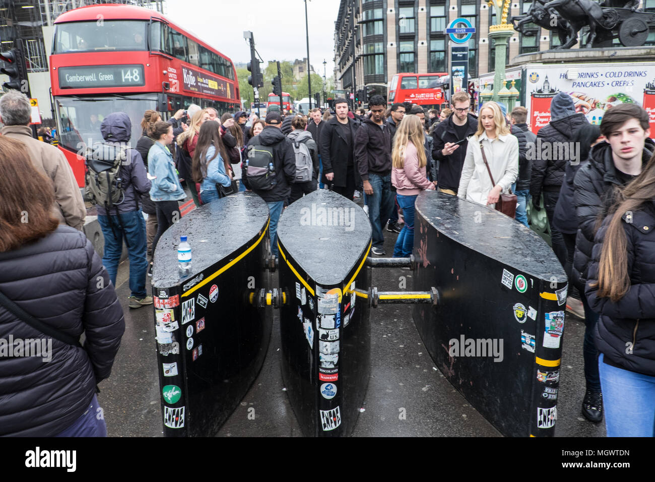 Anti terrorist security barrier hi-res stock photography and images - Alamy