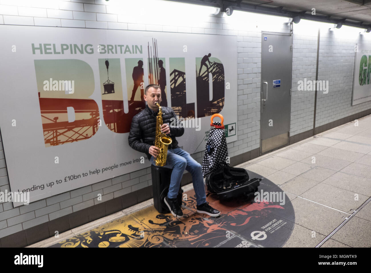 London underground poster and train hi-res stock photography and images ...