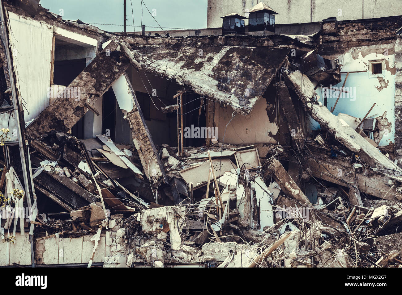 Earthquake object hi-res stock photography and images - Alamy