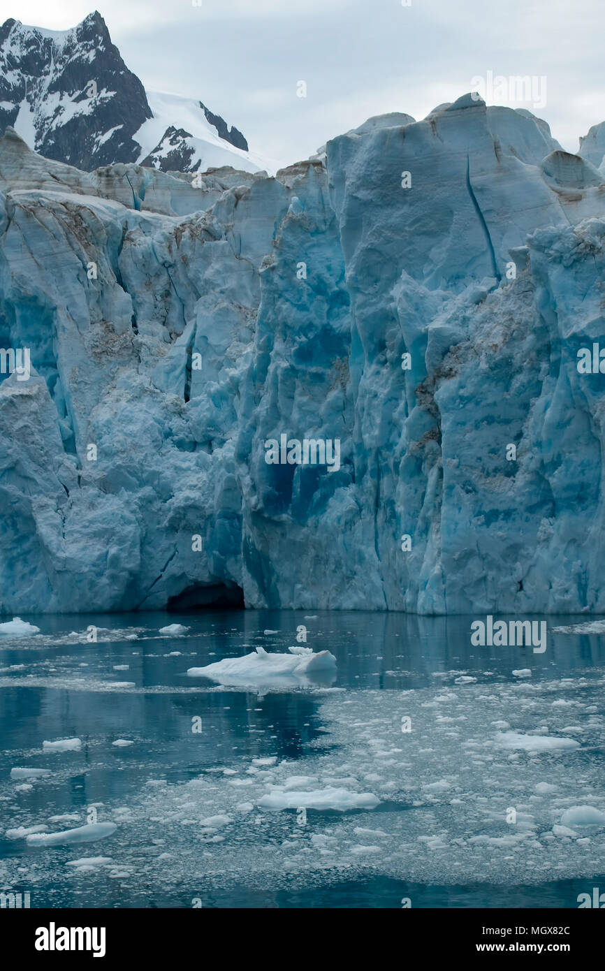 Glacial terminus ocean hi-res stock photography and images - Alamy