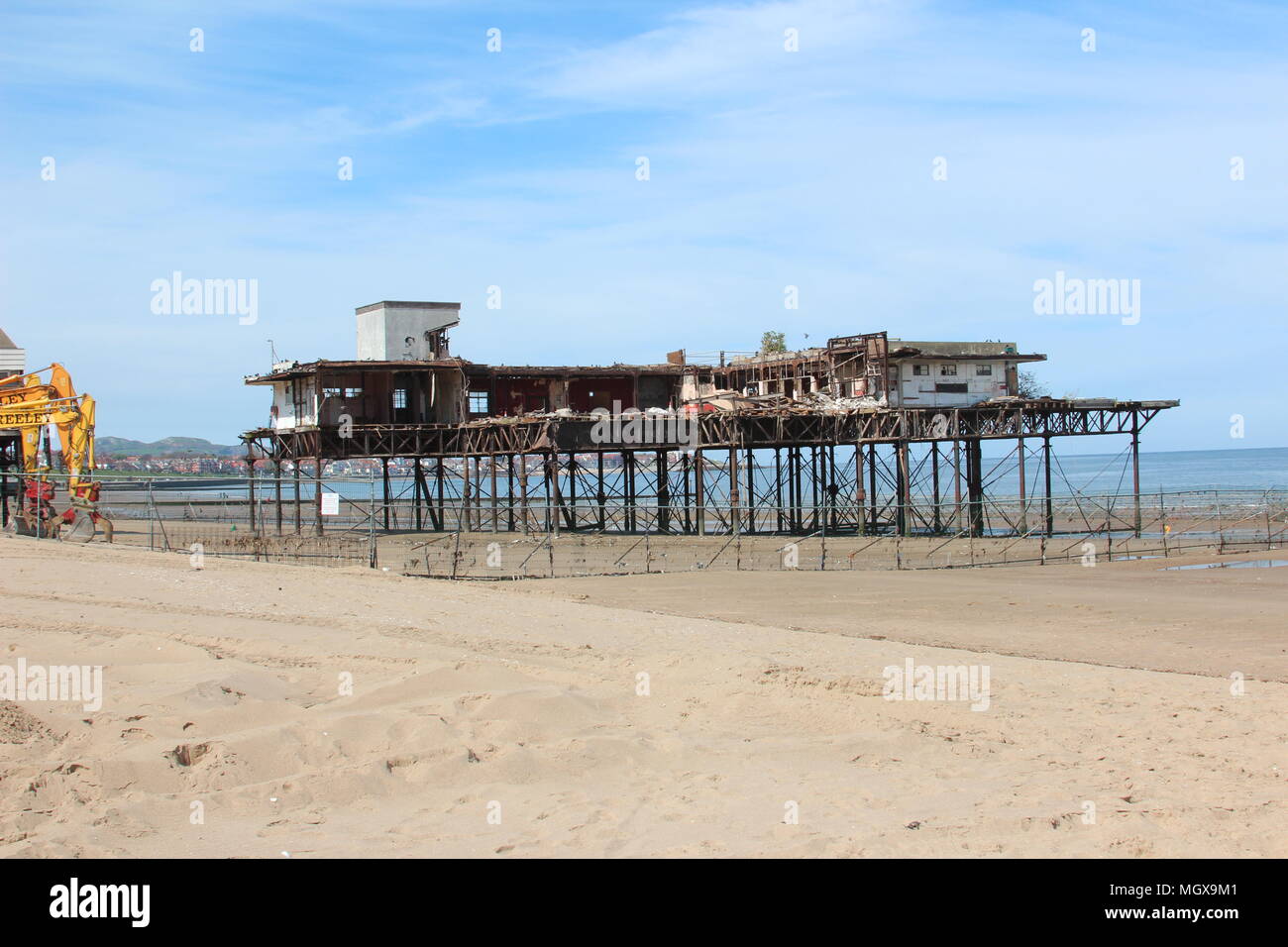 The Demolition of Colwyn Bay Victoria Pier Stock Photo - Alamy