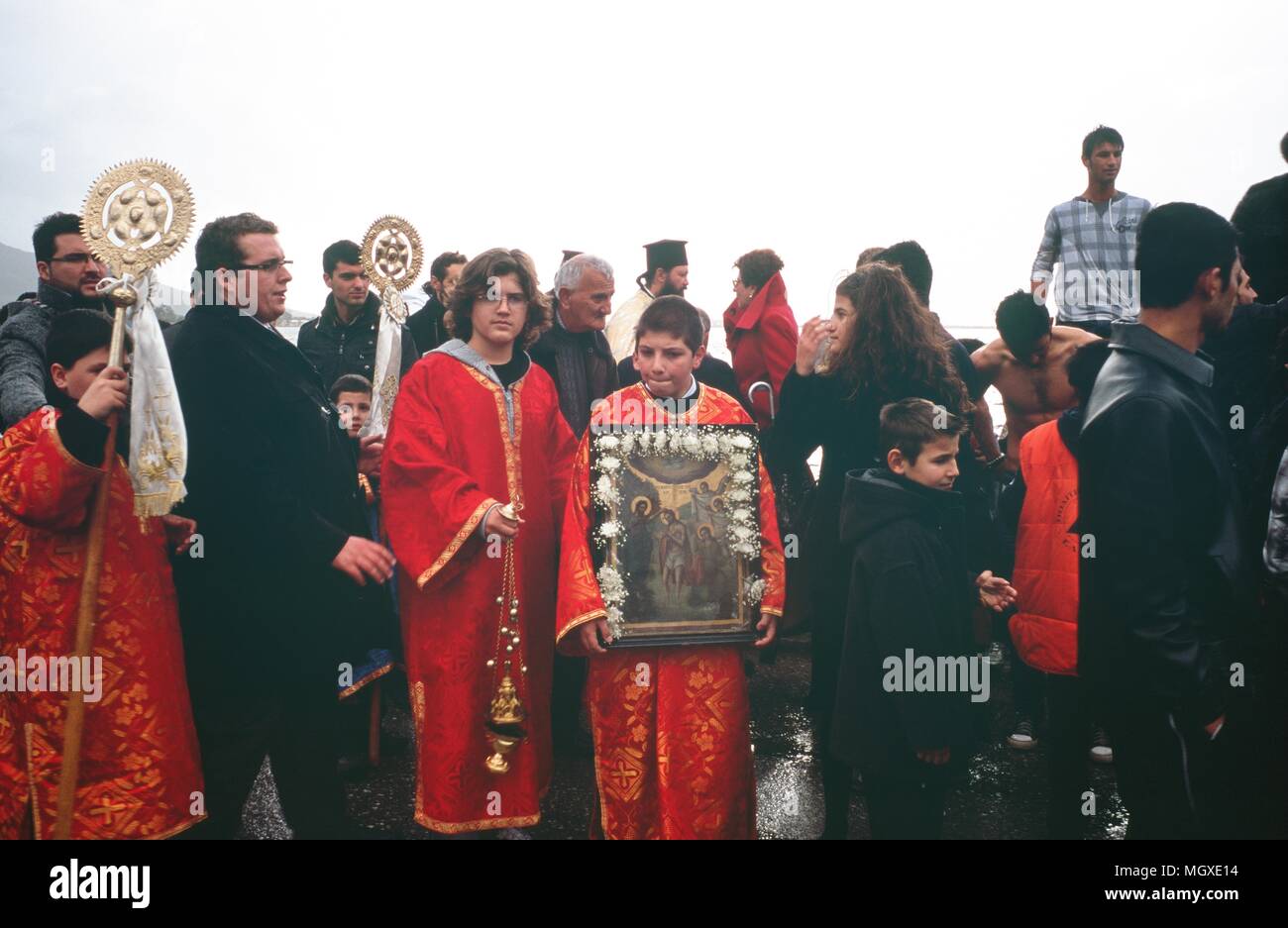 Altar boy displays icon hi-res stock photography and images - Alamy
