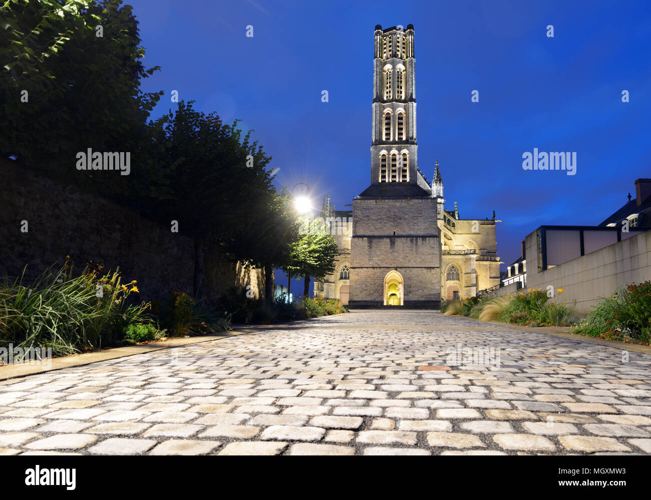 Limoges cathedral hi-res stock photography and images - Alamy