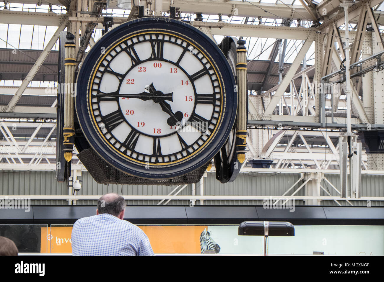 Big clock station hi-res stock photography and images - Alamy