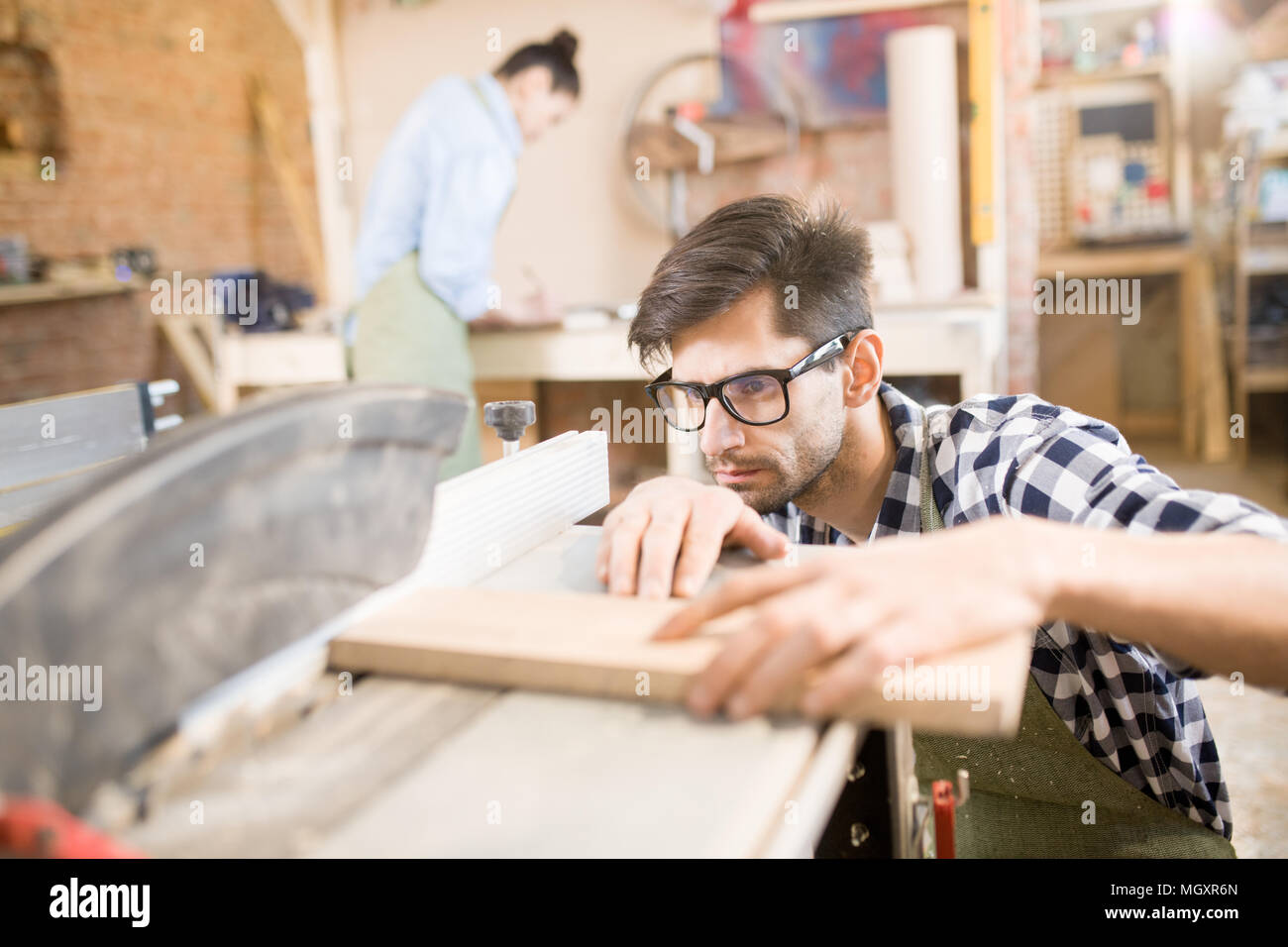 Carpenter making table using hi-res stock photography and images - Alamy