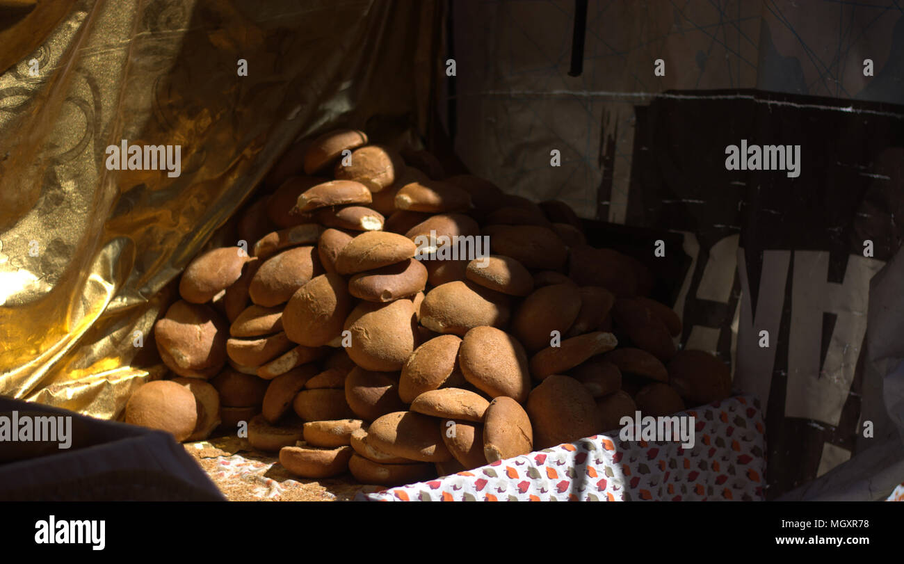Iraq bread hi-res stock photography and images - Alamy