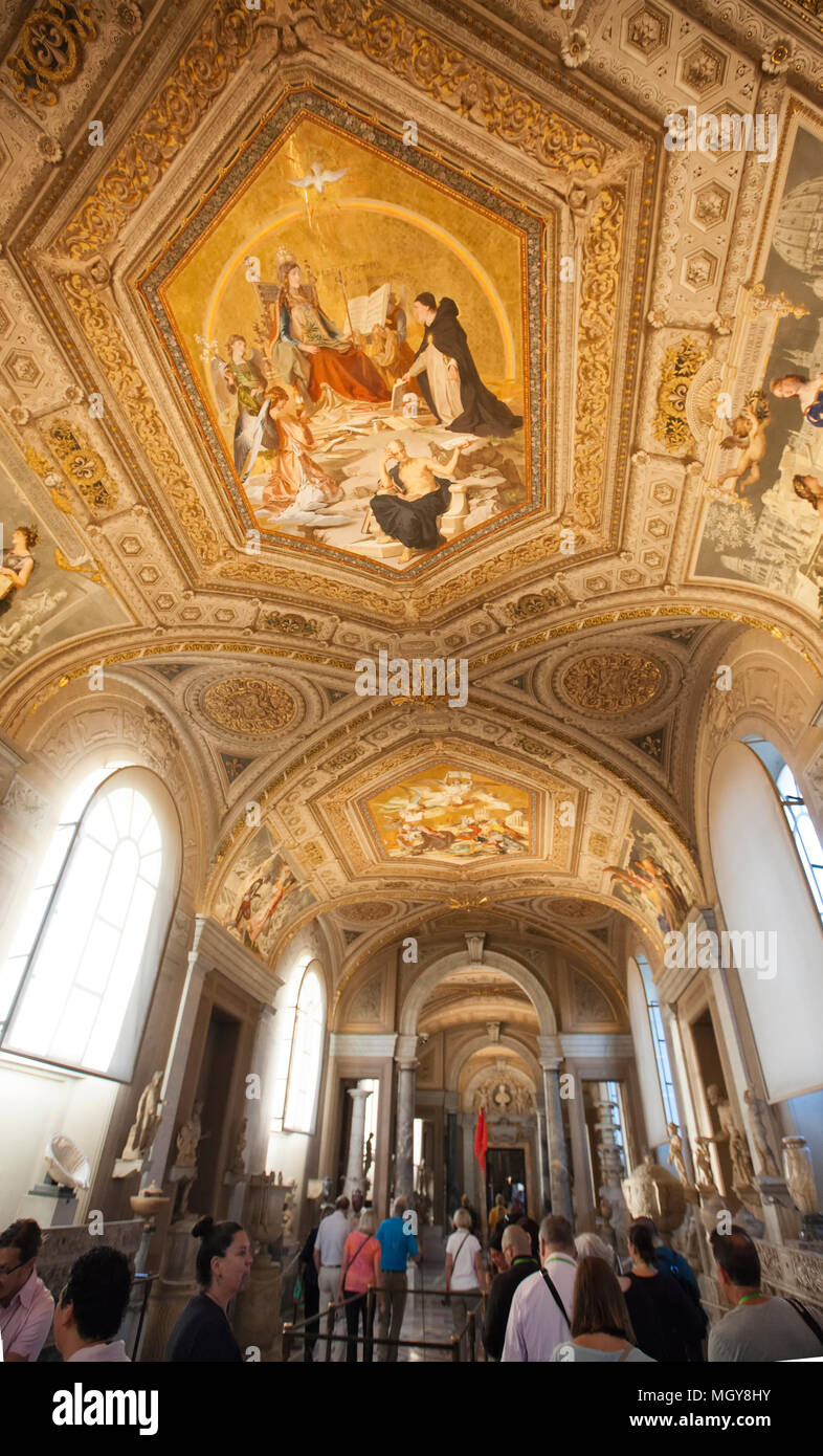 Painting on ceiling vatican museum hi-res stock photography and images - Alamy