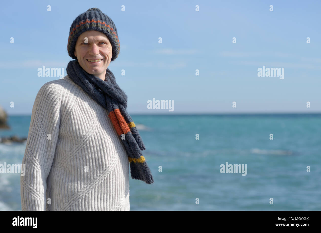 Alone against sea hi-res stock photography and images - Alamy