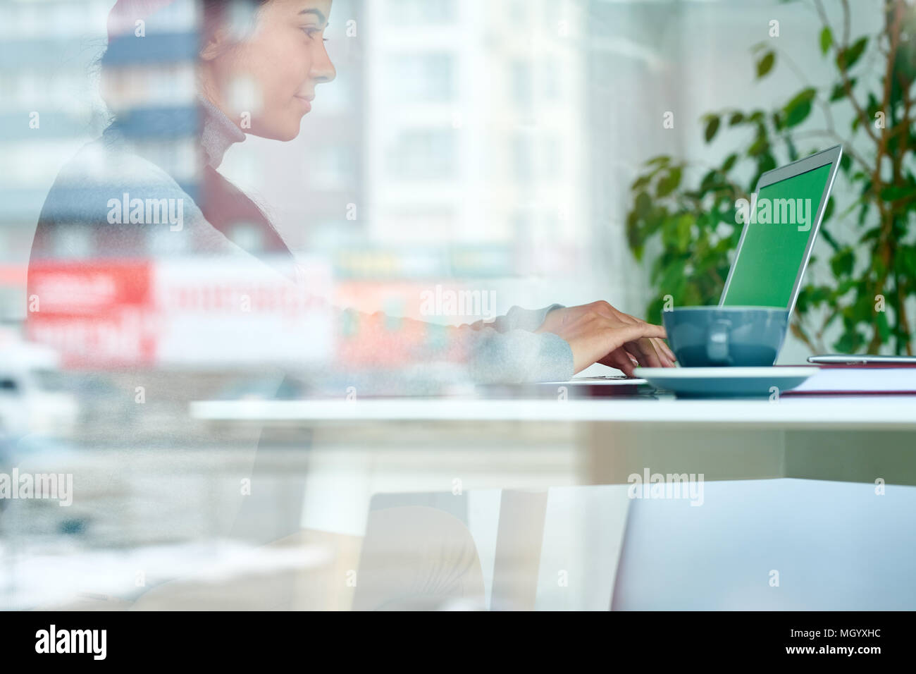 Network glass wall hi-res stock photography and images - Alamy