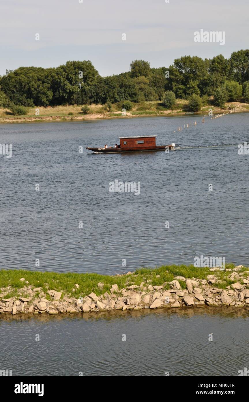 Traditional boat on loire river hi-res stock photography and images - Alamy