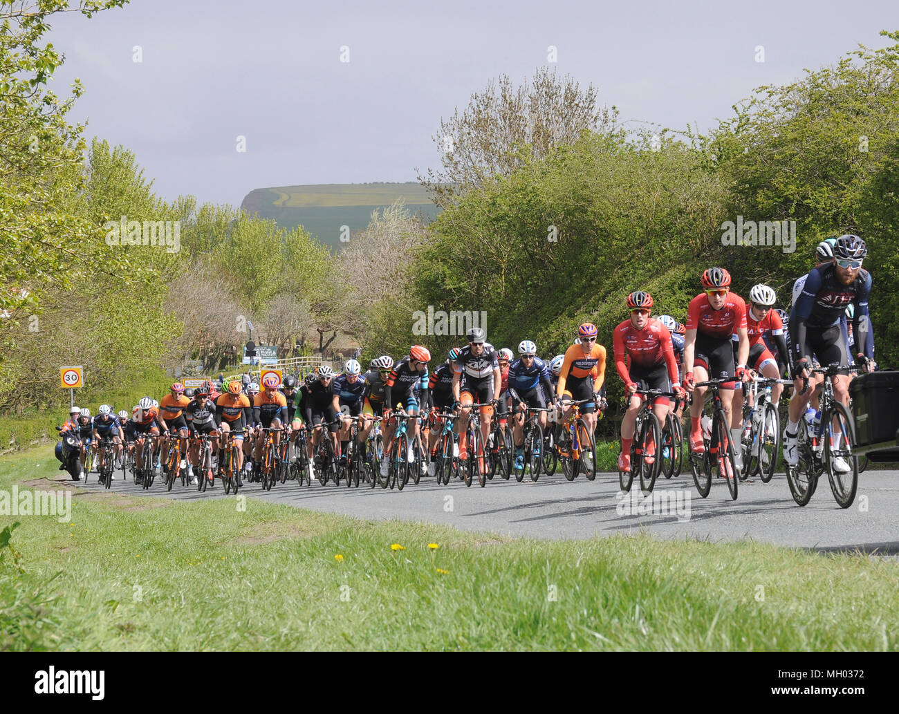 Peleton uphill hi-res stock photography and images - Alamy