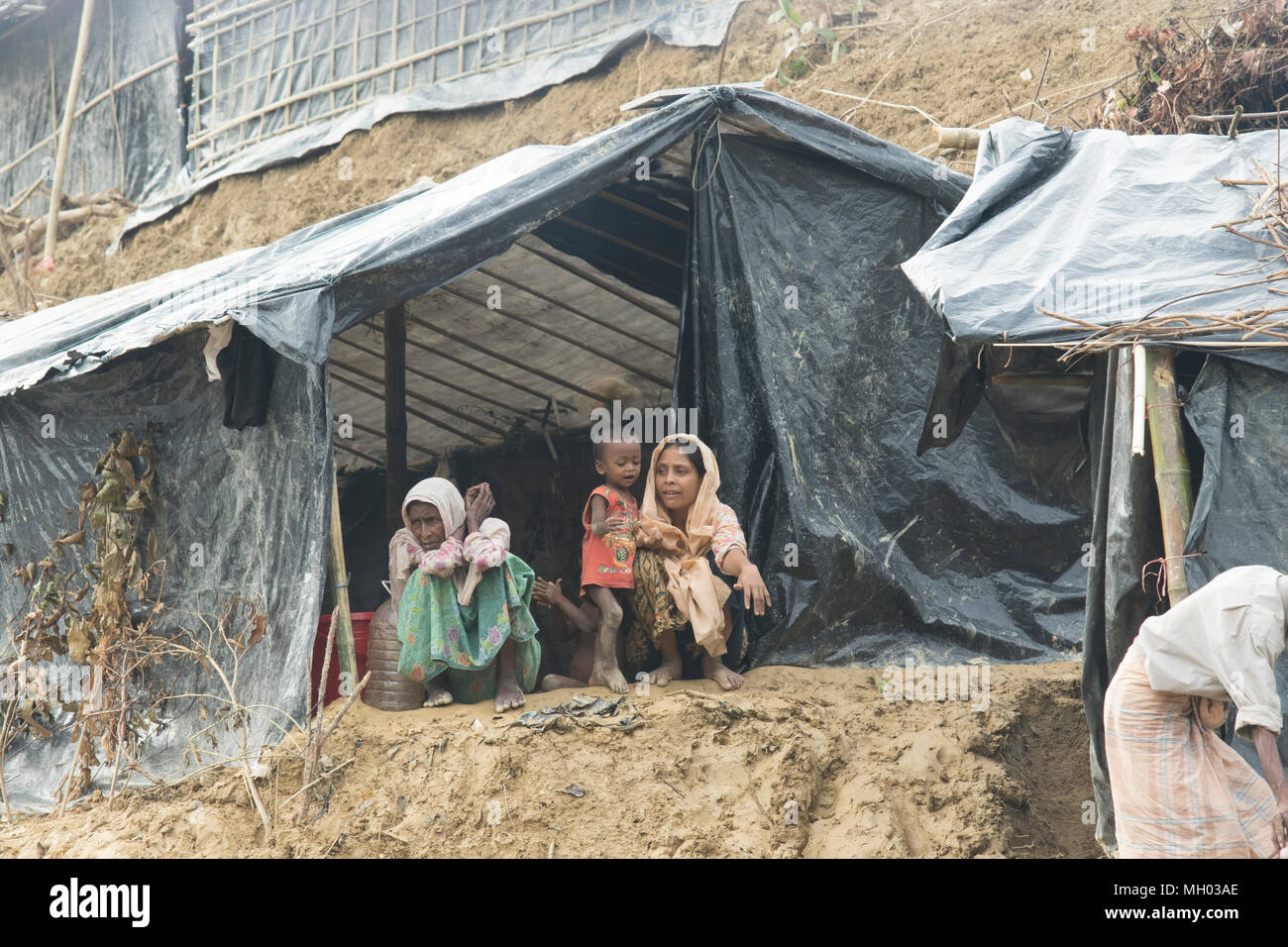 Rohingya Refugees at Tambru No-man's land in Bangladesh-Myanmar border ...